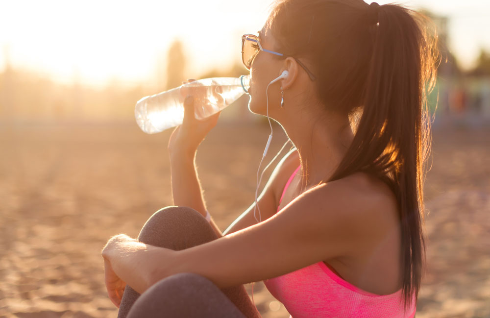 10 ways your body changes when you start drinking enough water | Reader ...